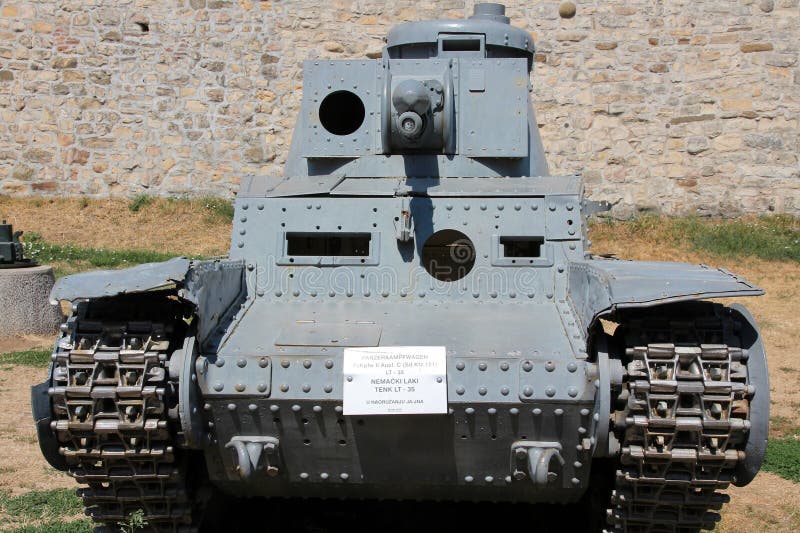 Een Oude Duitse Tank Van Wereldoorlog II Redactionele Foto - Afbeelding ...