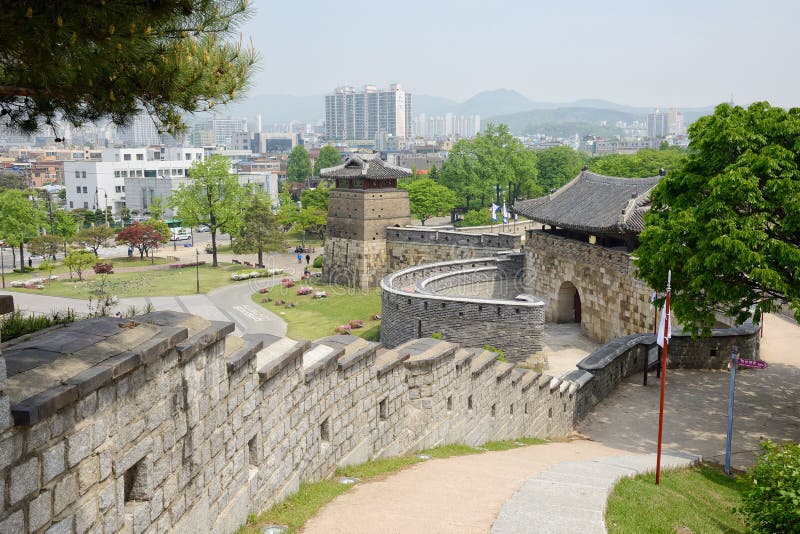 West Gate of Suwon Hwaseong Editorial Image - Image of exterior, fort ...