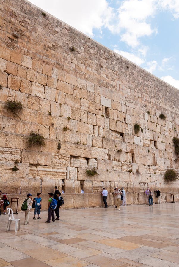De Orthodoxe Joden Bidden Bij Westelijke Muur, Jeruzalem Redactionele ...