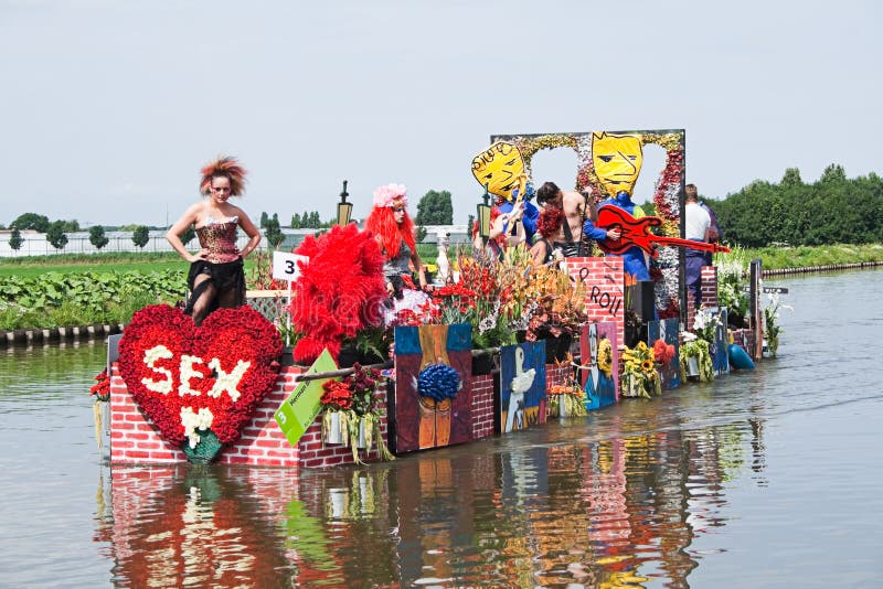 Westland Floating Flower Parade 2010 Editorial Stock Image - Image of ...