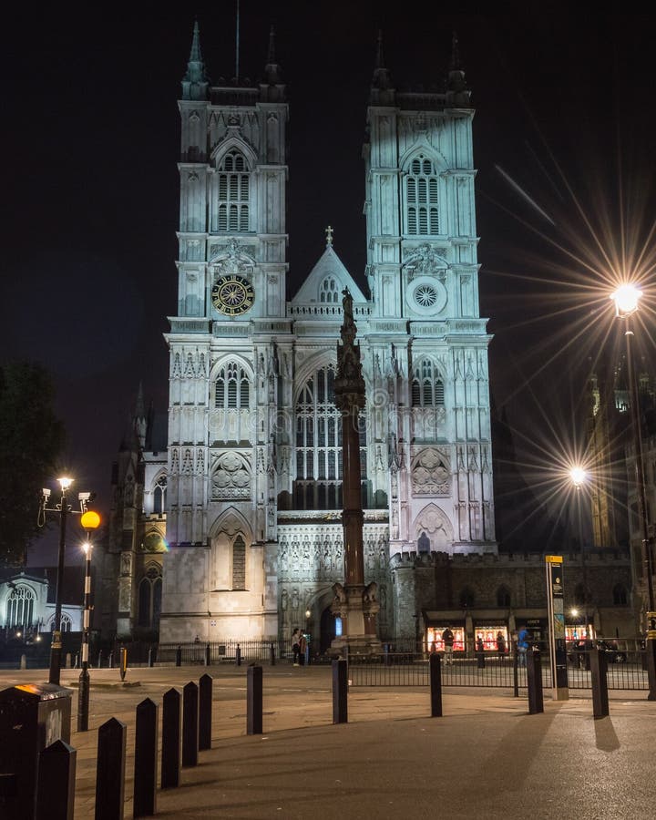 Westminster Abbey at night editorial photo. Image of spirituality ...