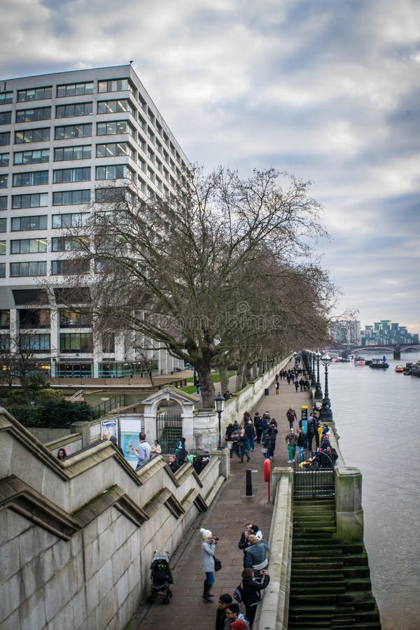Westminster Bridge Side Walk Editorial Image - Image of tree, bridge ...