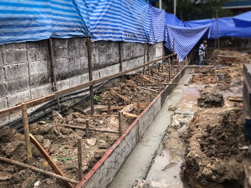 Wet Concrete Settle on Building Foundation Stock Image - Image of ...