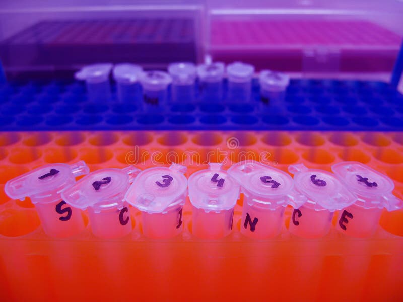 Wetenschap - Buizen in Laboratorium Stock Foto - Image of buizen ...