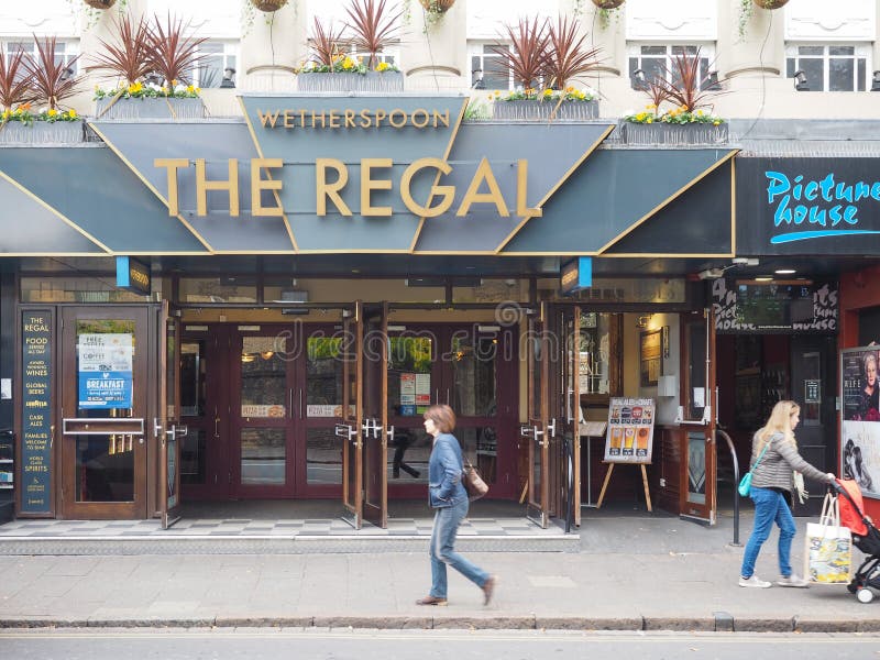 Wetherspoon Pub Storefront in Cambridge Editorial Stock Photo - Image ...