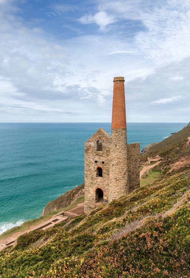 Wheal Coates Engine House, South West Coast Path, Cornwall Stock Image ...