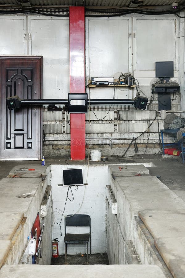 Wheel alignment equipment stock image. Image of center - 82593313