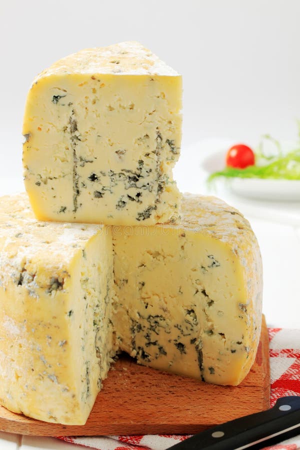 Wheel of Stilton Blue Cheese Stock Photo - Image of rind, wheel: 27182884