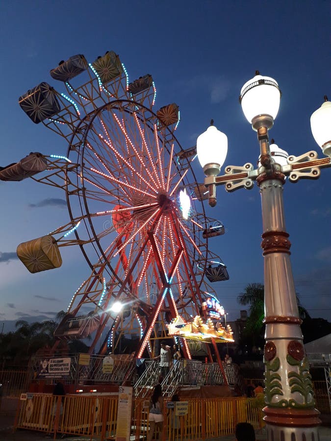 Wheel Wheelon a Ferris Wheel, on a Very Cool Day. Editorial Photography ...