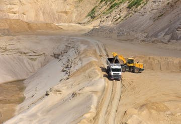 202 Front End Loader Loading Dump Truck Stock Photos - Free & Royalty ...
