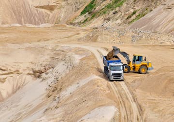 207 Front End Loader Loading Dump Truck Stock Photos - Free & Royalty ...