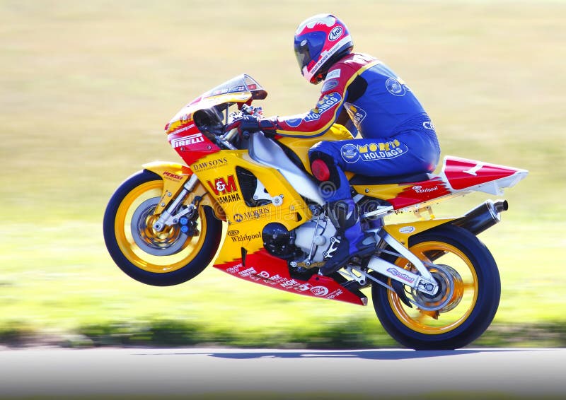 Wheelie Do Velomotor De Yamaha Fotografia Editorial - Imagem de pista ...