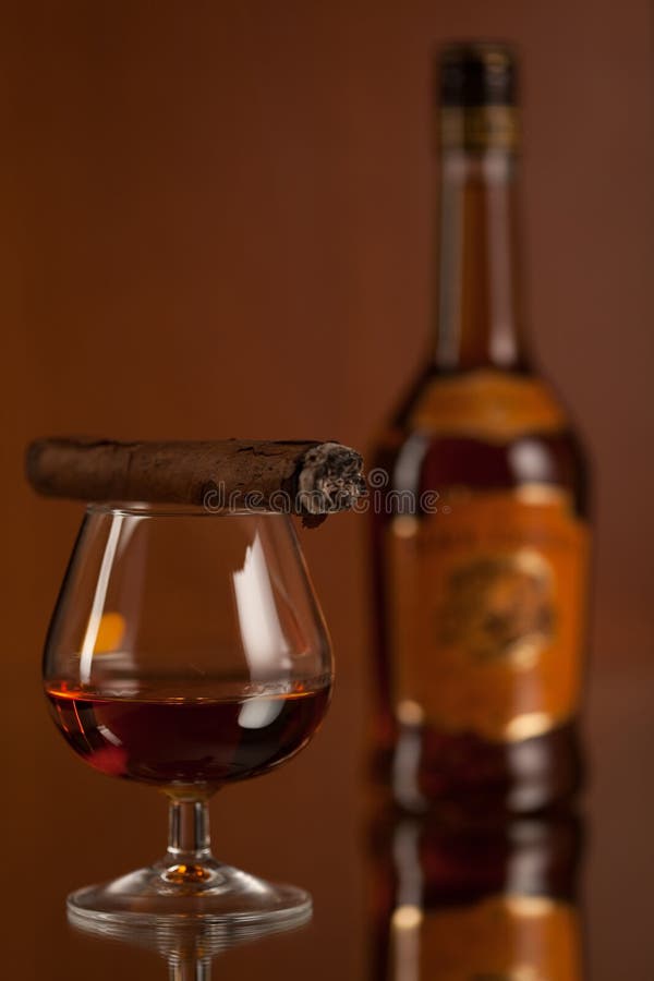 Whiskey and cigar stock photo. Image of liquid, alcohol - 35504178