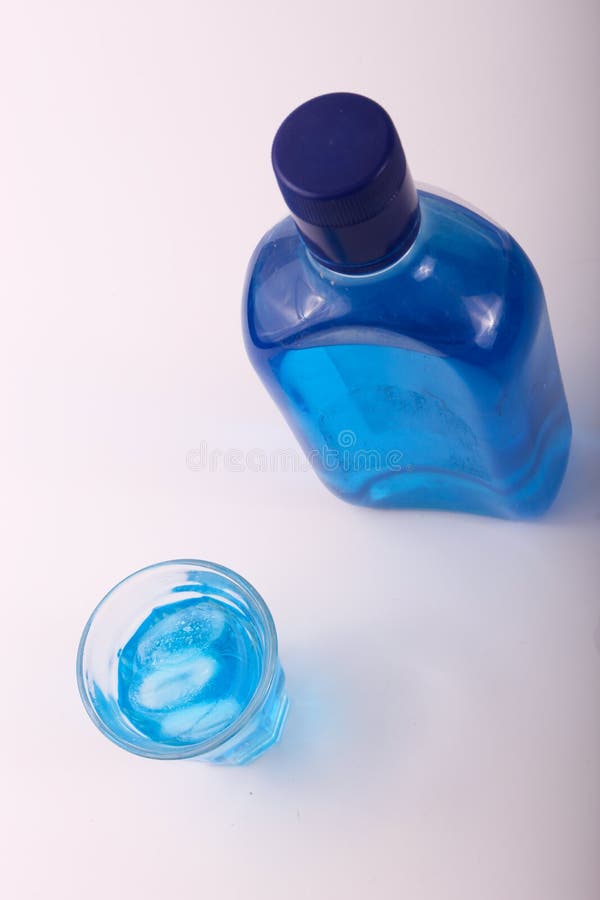 Whisky azul foto de archivo. Imagen de alcoholes, rosa - 110963732