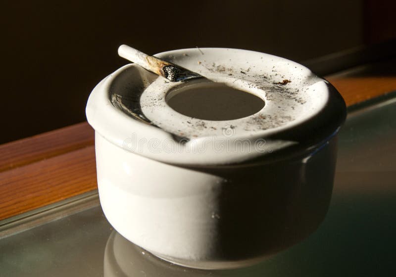 White Ashtray and Cigarette Stock Image - Image of close, ended: 58336911