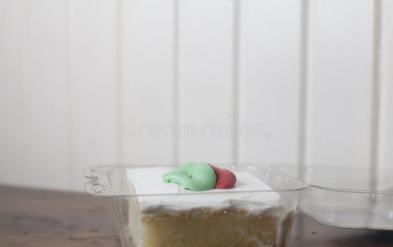White Cake with Buttercream Icing Stock Photo - Image of fluffy, cream ...