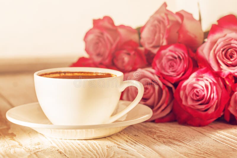 White Cup of Coffee for Valentine or Romantic Morning with Pink Roses ...