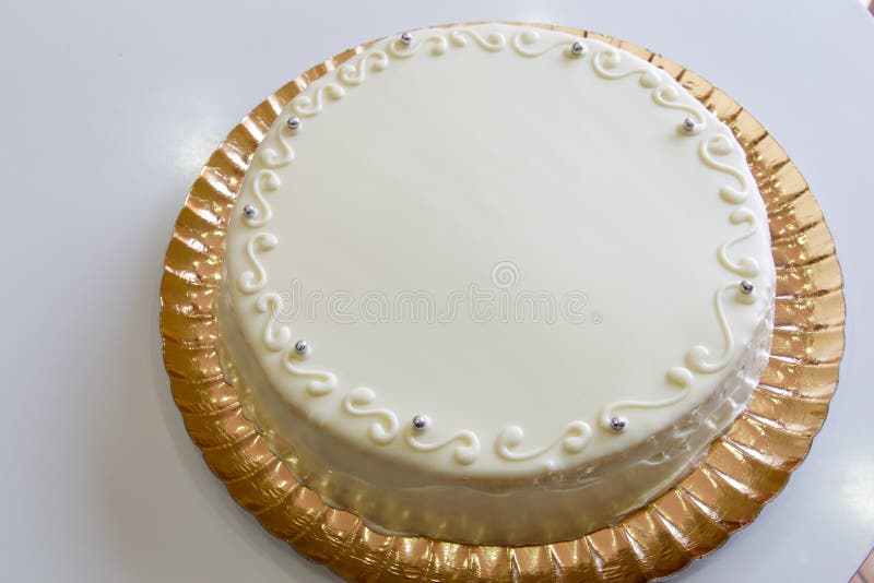 White Decorated Cake in Detail Stock Image - Image of wedding, circular ...