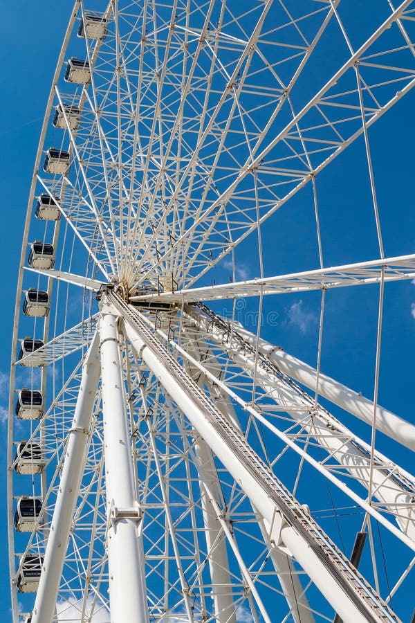 White Ferris Wheel on Blue Sky Stock Image - Image of wheel, modern ...