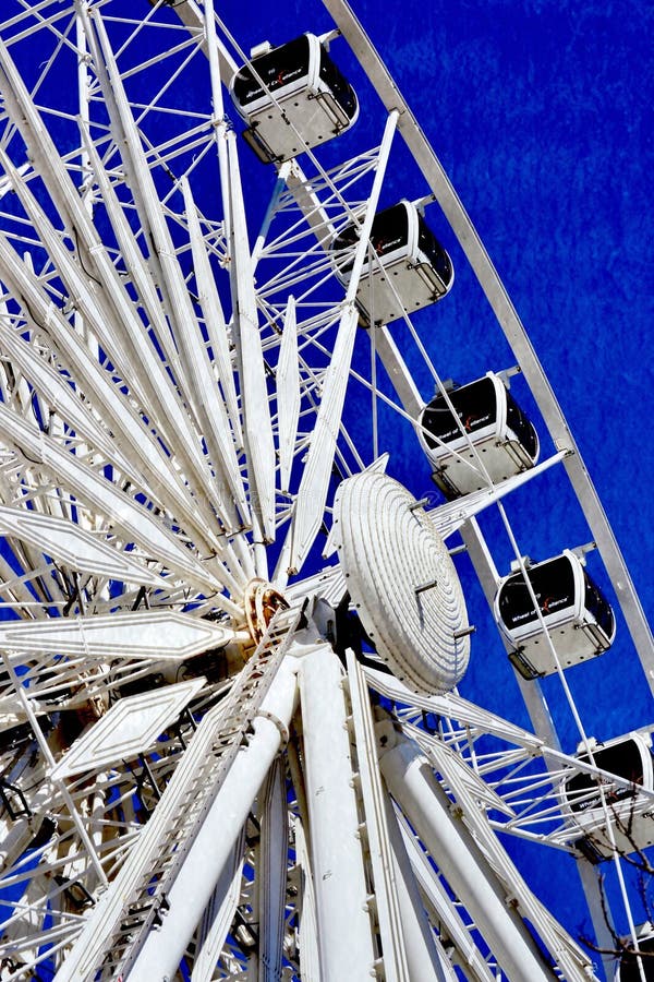 White Ferris Wheel editorial image. Image of wheel, harbor - 111821155
