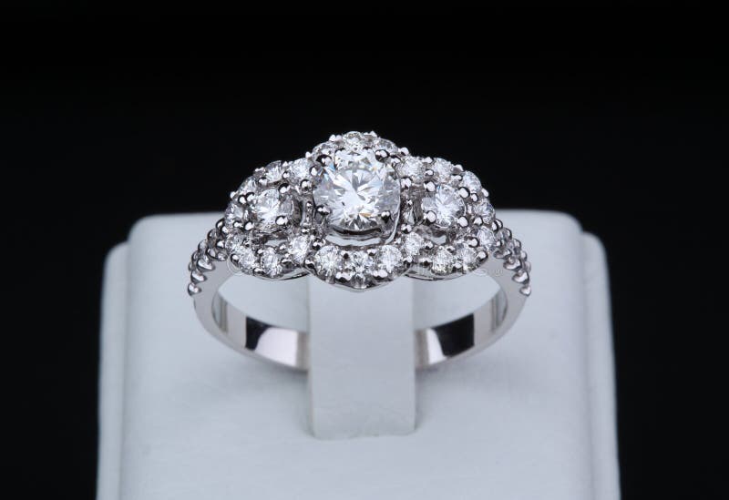 Beautiful Diamond Wedding Engagment Band Ring Solitaire with Multiple ...