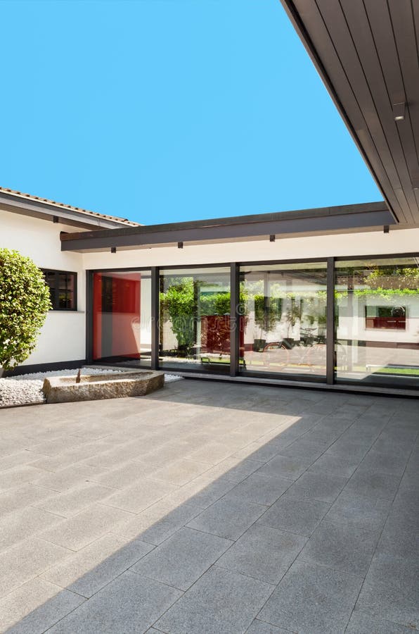 White house, courtyard stock image. Image of home, architecture - 46725011