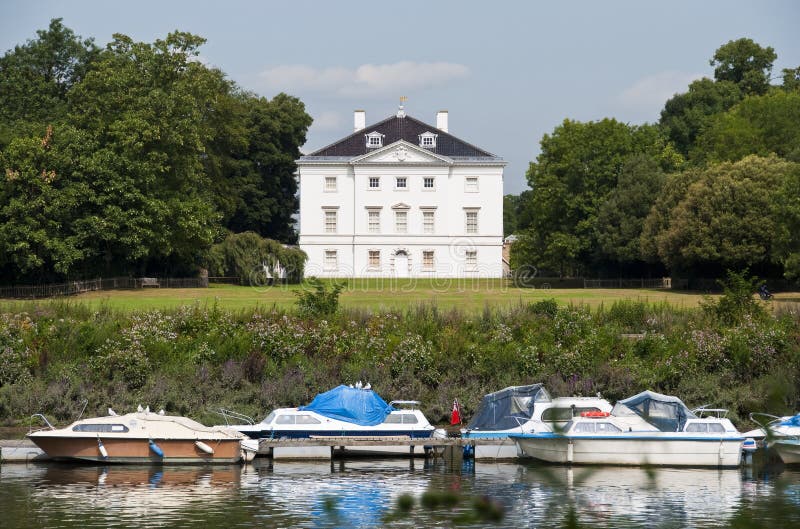 White House by the River Thames Stock Photo - Image of england, house ...