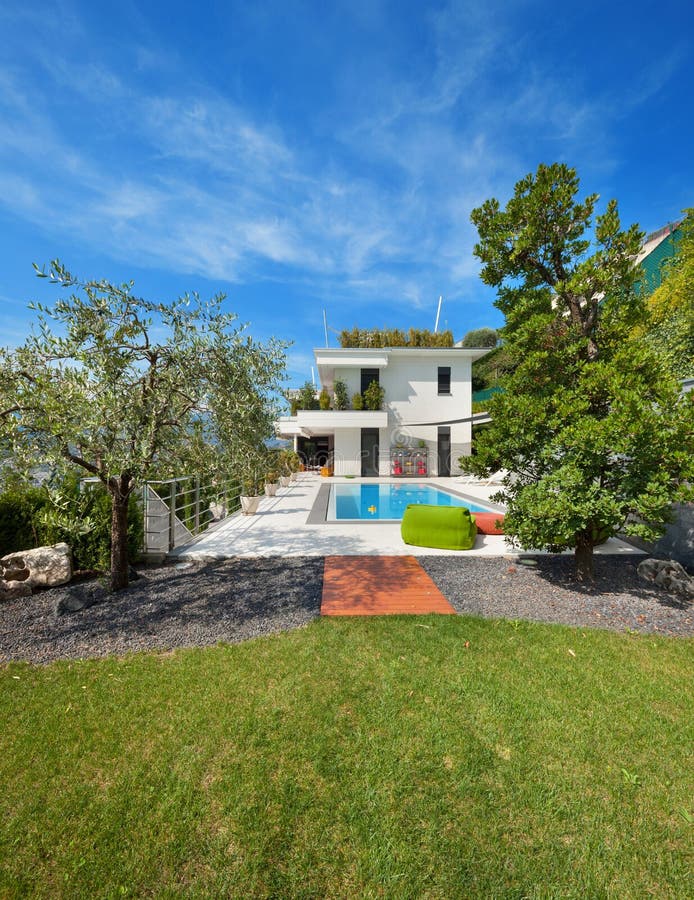 White House with Swimming Pool Stock Photo - Image of house, luxury ...