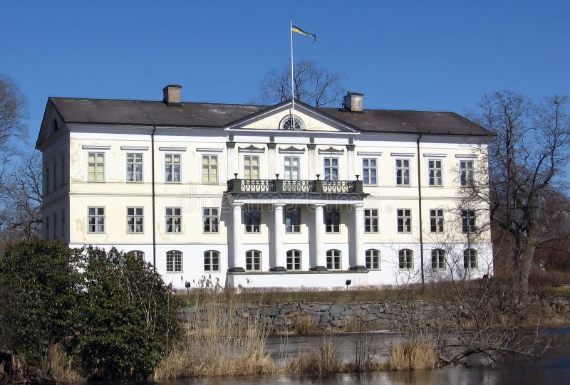 White mansion stock image. Image of historical, estate - 686905