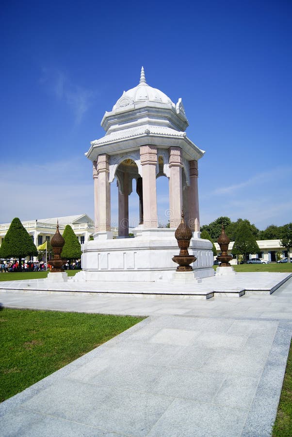 White Monument To a Blue Sky Background Stock Photo - Image of ancient ...