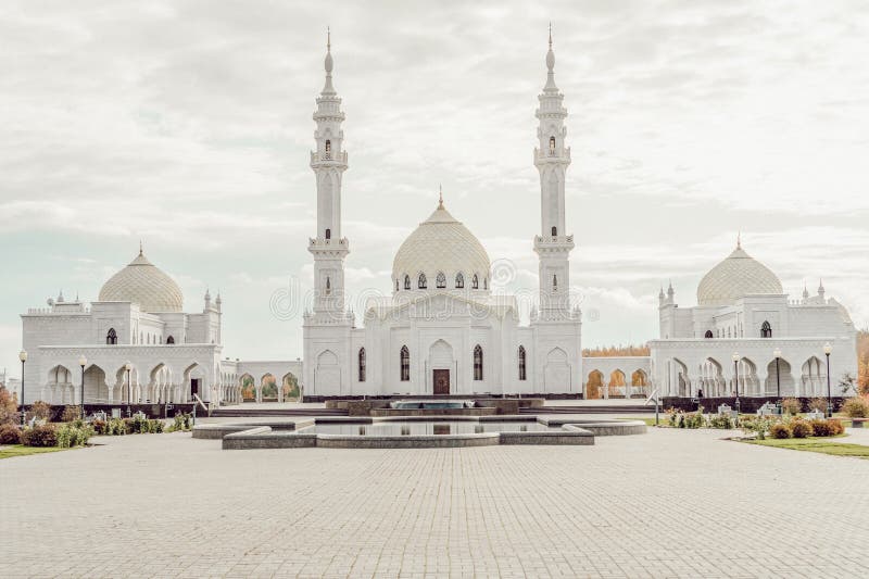 White Mosque Close Up. Lake Near the Mosque Stock Photo - Image of ...