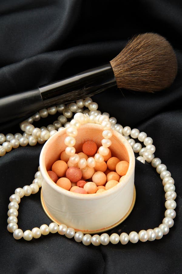 White Pearl with Powder in a Box Stock Image - Image of beauty ...