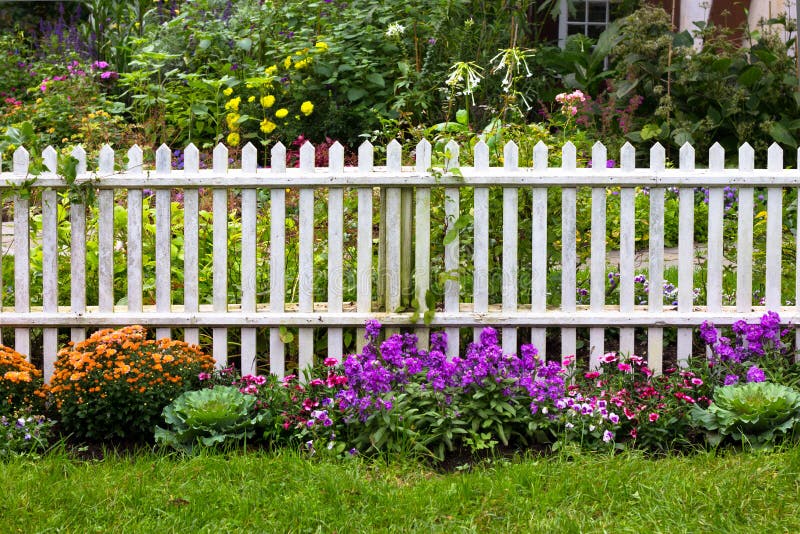 851 Old Rustic White Picket Fence Stock Photos - Free & Royalty-Free ...