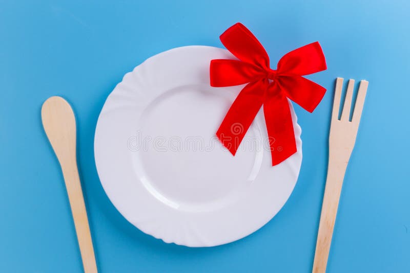 White plate with red bow stock photo. Image of greeting - 147923026