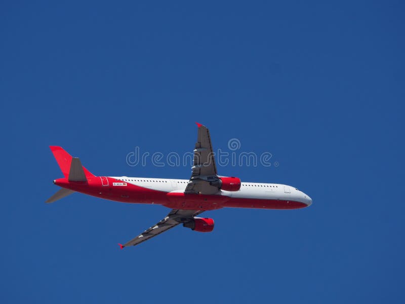 Airbus A321 flying editorial photography. Image of airliner - 165615782