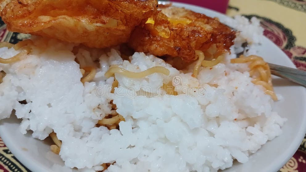 White Rice with Fried Egg Side Dish Stock Image - Image of fish, soup ...