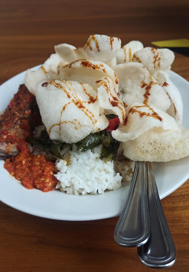 White Rice with Spicy Tuna, Chili Sauce, and Crackers Covered with Soy ...