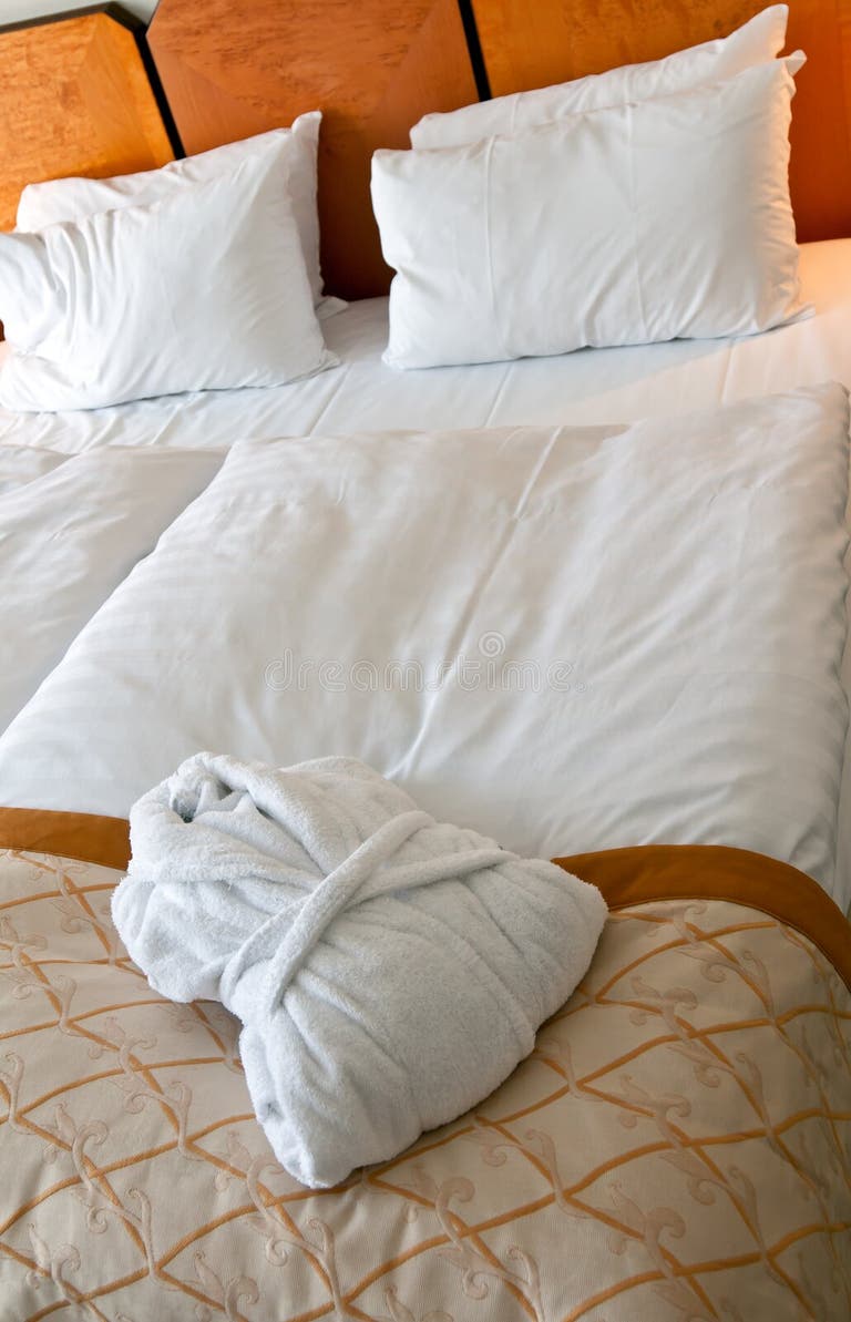 1,384 White Bed Rooms Stock Photos - Free & Royalty-Free Stock Photos ...