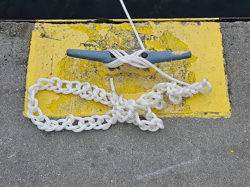 White Rope with Chain Sinnet Knot on Dock Cleat Stock Photo - Image of ...