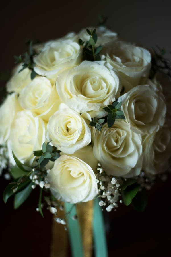 White Rose Flower Bouquet in Bundle Shape for Bridal in Wedding Stock ...
