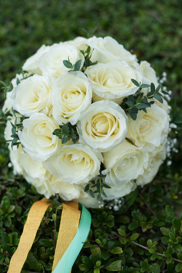 White Rose Flower Bouquet in Bundle Shape for Bridal in Wedding Stock ...