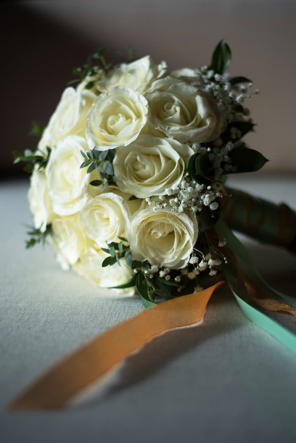 White Rose Flower Bouquet in Bundle Shape for Bridal in Wedding Stock ...