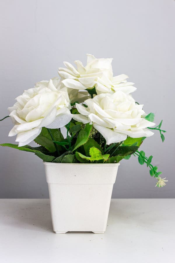 White Roses on the Table for Special Occasions To Decorate Your Desk ...