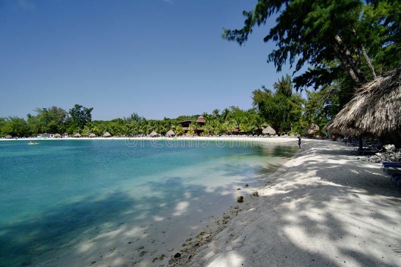 White Sandy Tropical Beach in Roatan, Honduras Stock Image - Image of ...