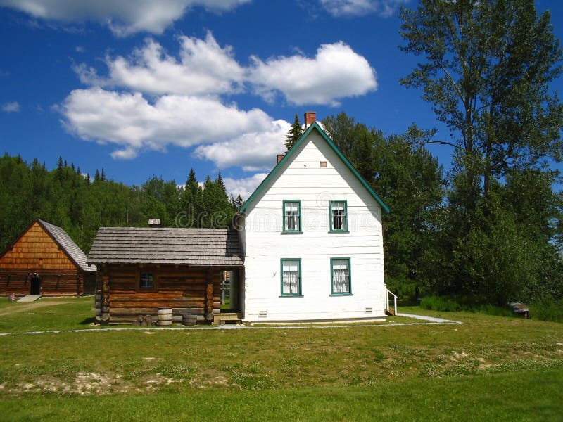 White Sawn Log Older Farm House Stock Photo - Image of cabin, white: 180512