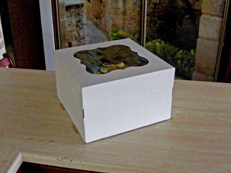 White Short Square Cardboard Cake Box Stock Image - Image of ...