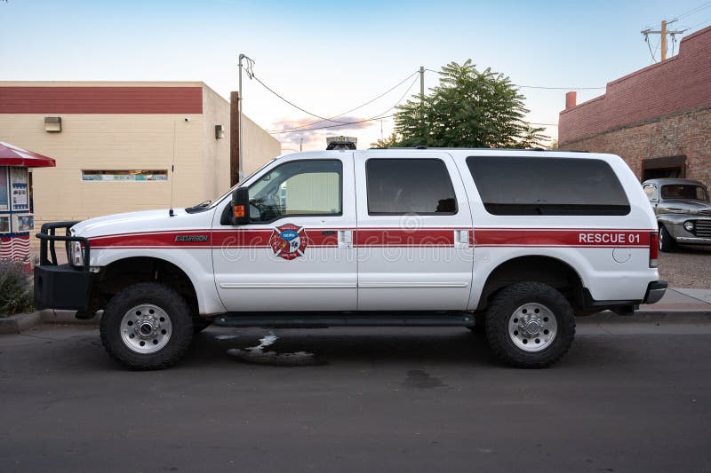 White SUV Ford Excursion Rescue Truck. Editorial Photo - Image of haul ...