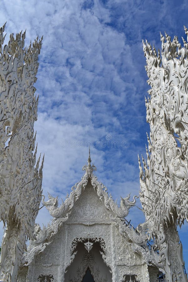 White Temple, Wat Rong Khun, Chiang Rai Stock Image - Image of roof ...