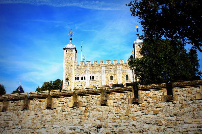 The White Tower of the Historic Tower of London, England Stock Photo ...