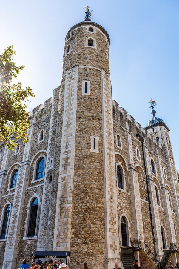 White Tower of TOwer of London Stock Photo - Image of ancient, medieval ...